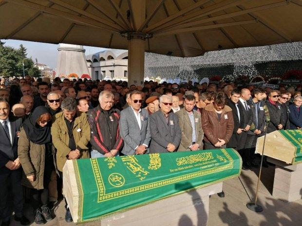 Usta yönetmen Tunç Başaran son yolculuğuna uğurlandı - Haber 7 GÜNCEL